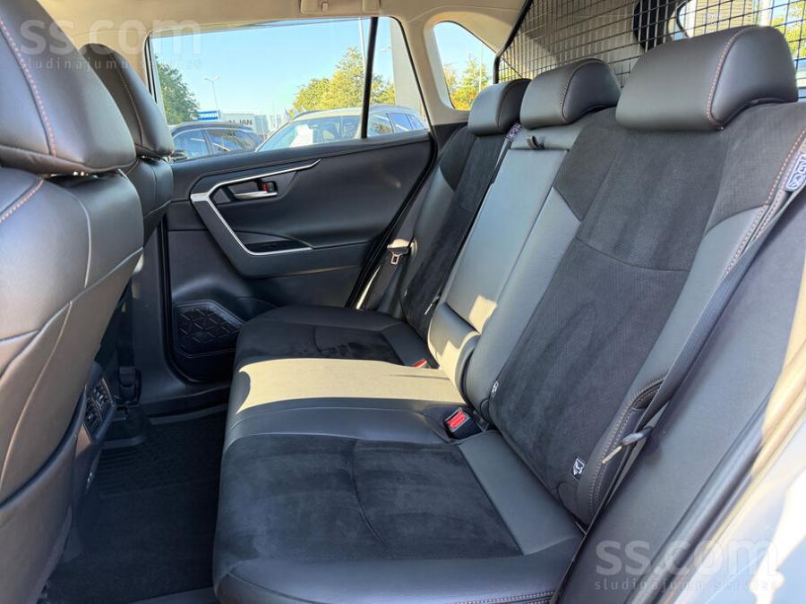 Balts Toyota RAV4 2024 Liepāja, ar dzinēja tilpumu 2.50 L un nobraukumu 43 tūkst. km par 33900 €, foto 21 vietnē AUTOMOTO.COM.LV
