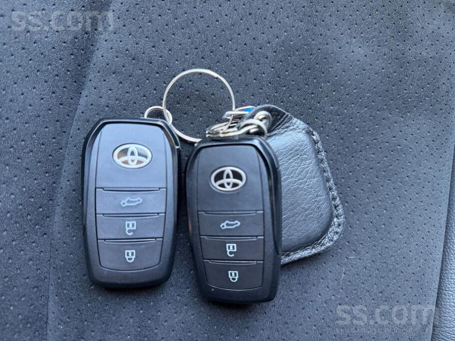 Balts Toyota RAV4 2024 Liepāja, ar dzinēja tilpumu 2.50 L un nobraukumu 43 tūkst. km par 33900 €, foto 22 vietnē AUTOMOTO.COM.LV