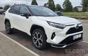 Toyota RAV4 2024 Rīga vietnē Balts Toyota RAV4 2024 Rīga, ar dzinēja tilpumu 2.50 L un nobraukumu 134 tūkst. km par 39500 €, foto 1 vietnē AUTOMOTO.COM.LV