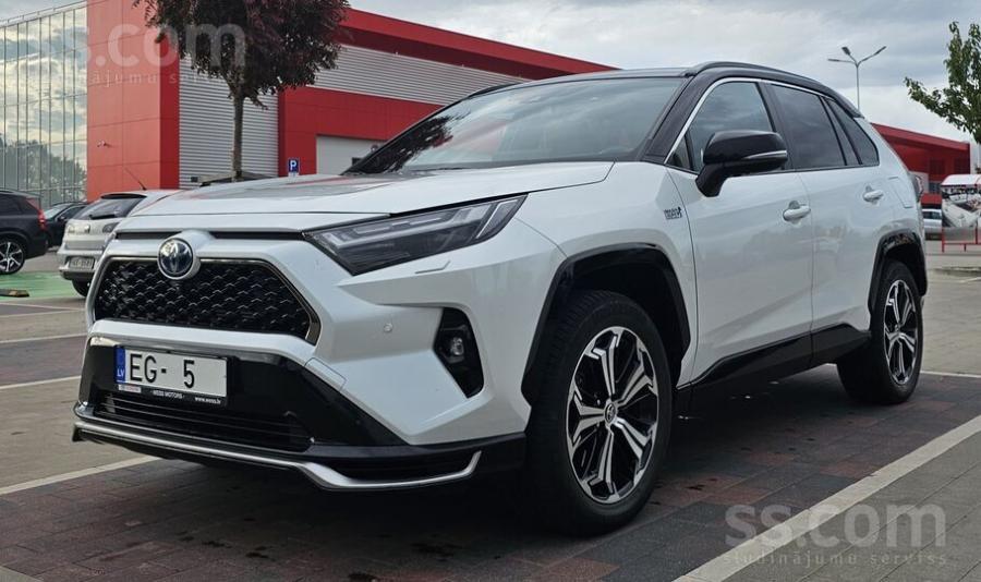 White Toyota RAV4 2024 in Riga, with an engine capacity of 2.50 L and mileage of 135 thousand km for 37900 €, photo 23 on AUTOMOTO.COM.LV