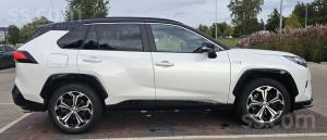 White Toyota RAV4 2024 in Riga, with an engine capacity of 2.50 L and mileage of 135 thousand km for 37900 €, photo 24 on AUTOMOTO.COM.LV