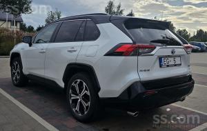 White Toyota RAV4 2024 in Riga, with an engine capacity of 2.50 L and mileage of 135 thousand km for 37900 €, photo 26 on AUTOMOTO.COM.LV