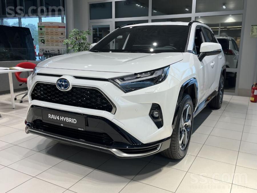 Balts Toyota RAV4 2025 Rīga, ar dzinēja tilpumu 2.50 L un nobraukumu 9 tūkst. km par 49600 €, foto 1 vietnē AUTOMOTO.COM.LV