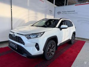 Balts Toyota RAV4 2025 Šauļi, ar dzinēja tilpumu 2.49 L un nobraukumu 19 tūkst. km par 36500 €, foto  vietnē AUTOMOTO.COM.LV