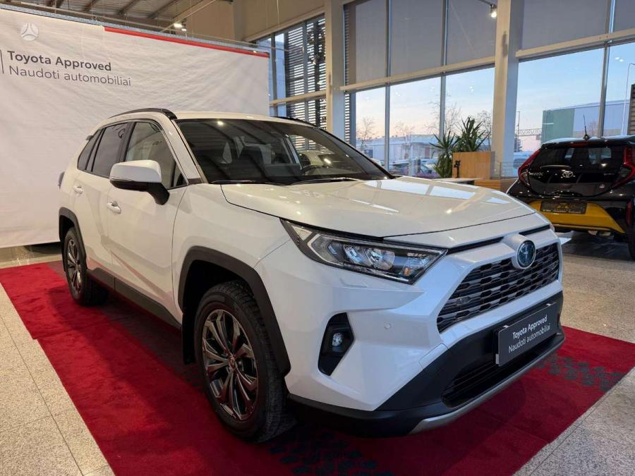 Balts Toyota RAV4 2025 Šauļi, ar dzinēja tilpumu 2.49 L un nobraukumu 15 tūkst. km par 37500 €, foto 2 vietnē AUTOMOTO.COM.LV