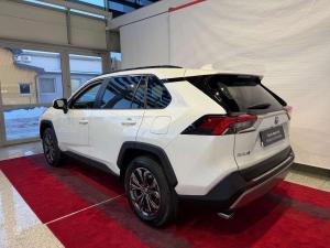 Balts Toyota RAV4 2025 Šauļi, ar dzinēja tilpumu 2.49 L un nobraukumu 15 tūkst. km par 37500 €, foto 3 vietnē AUTOMOTO.COM.LV