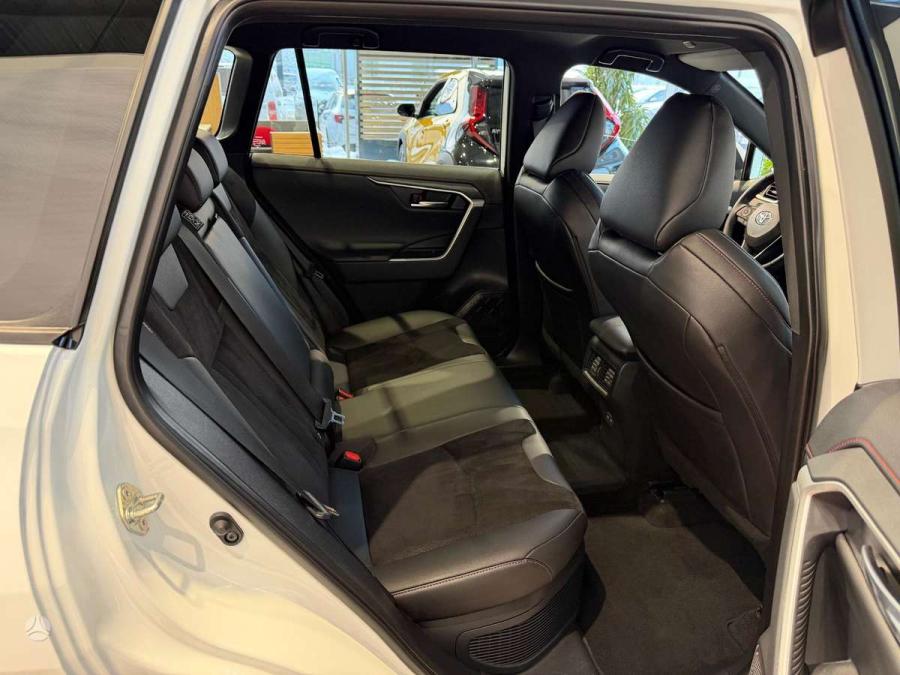 Balts Toyota RAV4 2025 Šauļi, ar dzinēja tilpumu 2.49 L un nobraukumu 15 tūkst. km par 45900 €, foto 8 vietnē AUTOMOTO.COM.LV