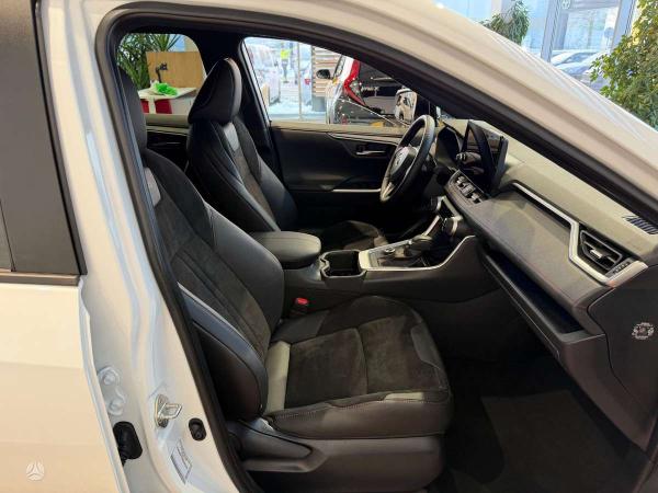 Balts Toyota RAV4 2025 Šauļi, ar dzinēja tilpumu 2.49 L un nobraukumu 15 tūkst. km par 45900 €, foto 9 vietnē AUTOMOTO.COM.LV