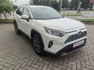 Balts Toyota RAV4 2025 Rīga, ar dzinēja tilpumu 2.50 L un nobraukumu 12 tūkst. km par 34450 €, foto  vietnē AUTOMOTO.COM.LV