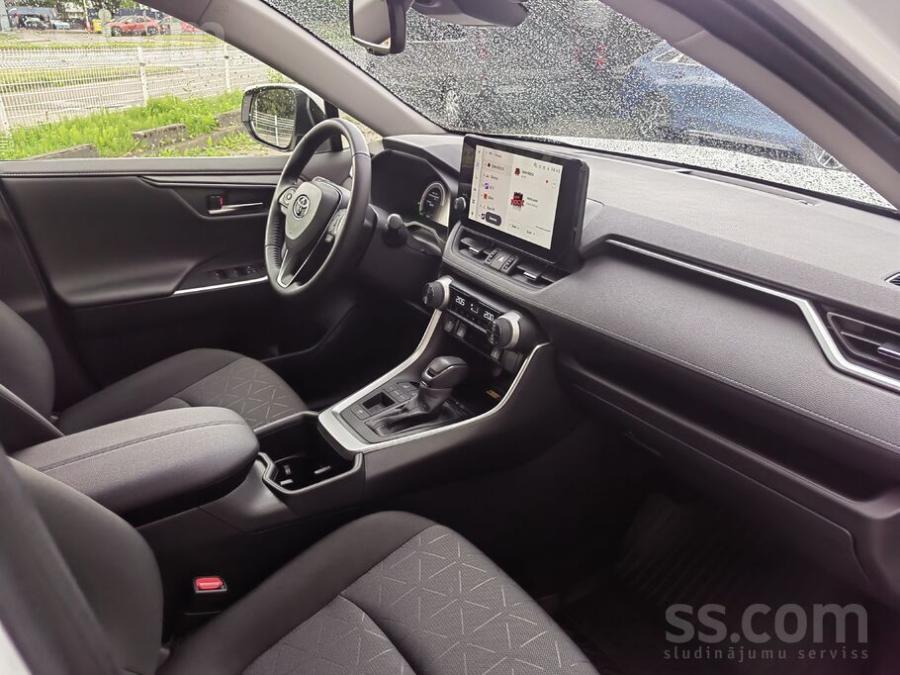 Balts Toyota RAV4 2025 Rīga, ar dzinēja tilpumu 2.50 L un nobraukumu 12 tūkst. km par 34450 €, foto 7 vietnē AUTOMOTO.COM.LV
