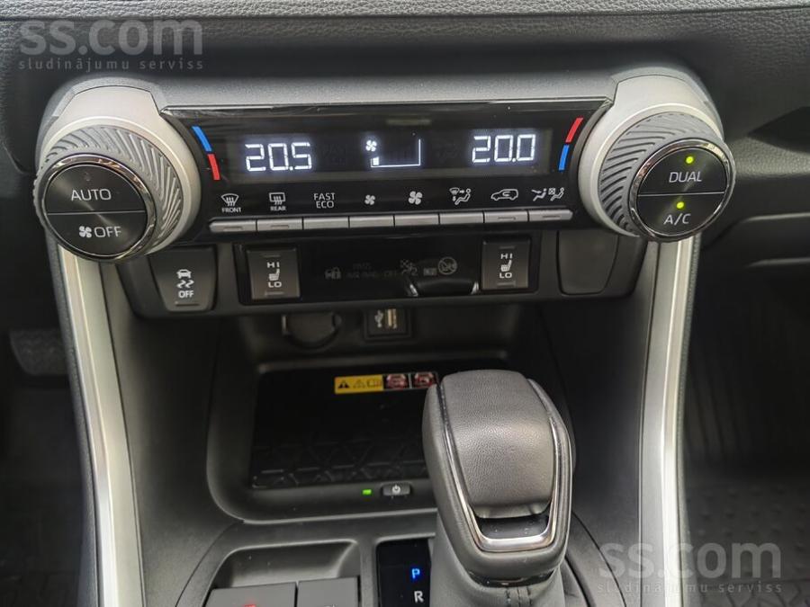 Balts Toyota RAV4 2025 Rīga, ar dzinēja tilpumu 2.50 L un nobraukumu 12 tūkst. km par 34450 €, foto 13 vietnē AUTOMOTO.COM.LV