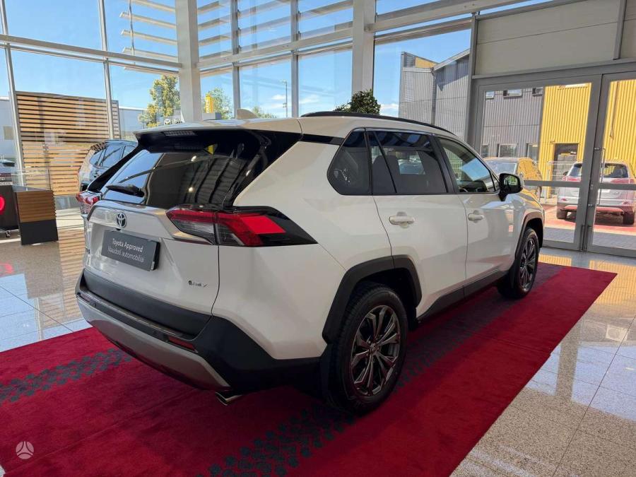 Balts Toyota RAV4 2025 Šauļi, ar dzinēja tilpumu 2.49 L un nobraukumu 16 tūkst. km par 37900 €, foto 5 vietnē AUTOMOTO.COM.LV