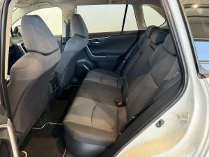 Balts Toyota RAV4 2025 Šauļi, ar dzinēja tilpumu 2.49 L un nobraukumu 16 tūkst. km par 37900 €, foto 8 vietnē AUTOMOTO.COM.LV