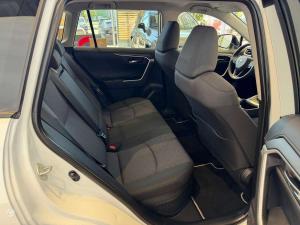 Balts Toyota RAV4 2025 Šauļi, ar dzinēja tilpumu 2.49 L un nobraukumu 16 tūkst. km par 37900 €, foto 9 vietnē AUTOMOTO.COM.LV