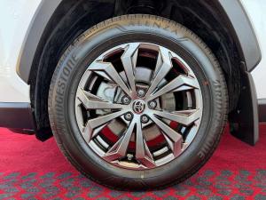 Balts Toyota RAV4 2025 Šauļi, ar dzinēja tilpumu 2.49 L un nobraukumu 16 tūkst. km par 37900 €, foto 24 vietnē AUTOMOTO.COM.LV