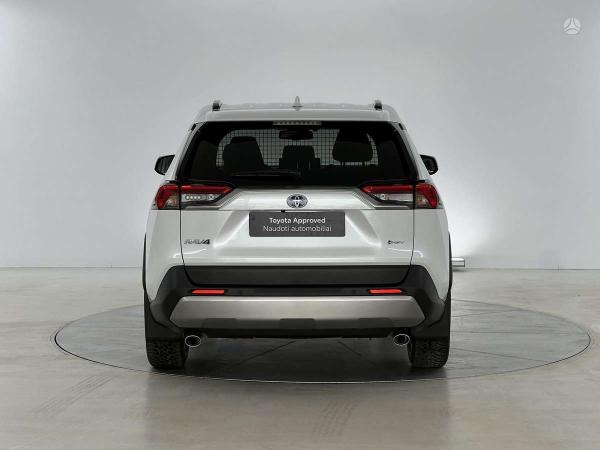White Toyota RAV4 2025 in Vilnius, with an engine capacity of 2.49 L and mileage of 30 thousand km for 40900 €, photo 4 on AUTOMOTO.COM.LV