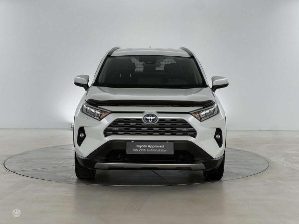 White Toyota RAV4 2025 in Vilnius, with an engine capacity of 2.49 L and mileage of 30 thousand km for 40900 €, photo 5 on AUTOMOTO.COM.LV