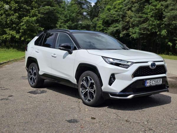 White Toyota RAV4 2025 in Kaunas, with an engine capacity of 2.49 L and mileage of 25 thousand km for 45500 €, photo 1 on AUTOMOTO.COM.LV