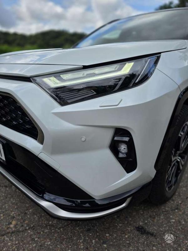 White Toyota RAV4 2025 in Kaunas, with an engine capacity of 2.49 L and mileage of 25 thousand km for 45500 €, photo 10 on AUTOMOTO.COM.LV