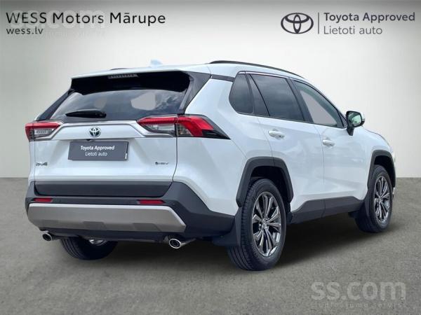 Balts Toyota RAV4 2025 Rīga, ar dzinēja tilpumu 2.50 L un nobraukumu 11 tūkst. km par 37990 €, foto 2 vietnē AUTOMOTO.COM.LV