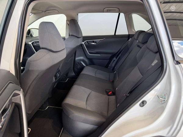White Toyota RAV4 2025 in Siauliai, with an engine capacity of 2.49 L and mileage of 18 thousand km for 37900 €, photo 9 on AUTOMOTO.COM.LV