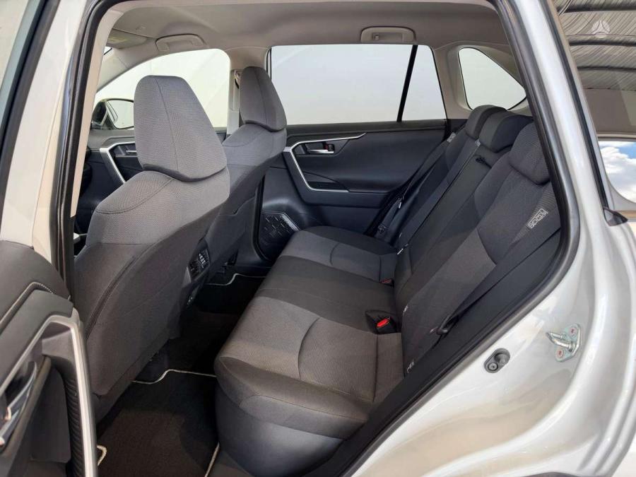 Balts Toyota RAV4 2025 Šauļi, ar dzinēja tilpumu 2.49 L un nobraukumu 18 tūkst. km par 37900 €, foto 9 vietnē AUTOMOTO.COM.LV