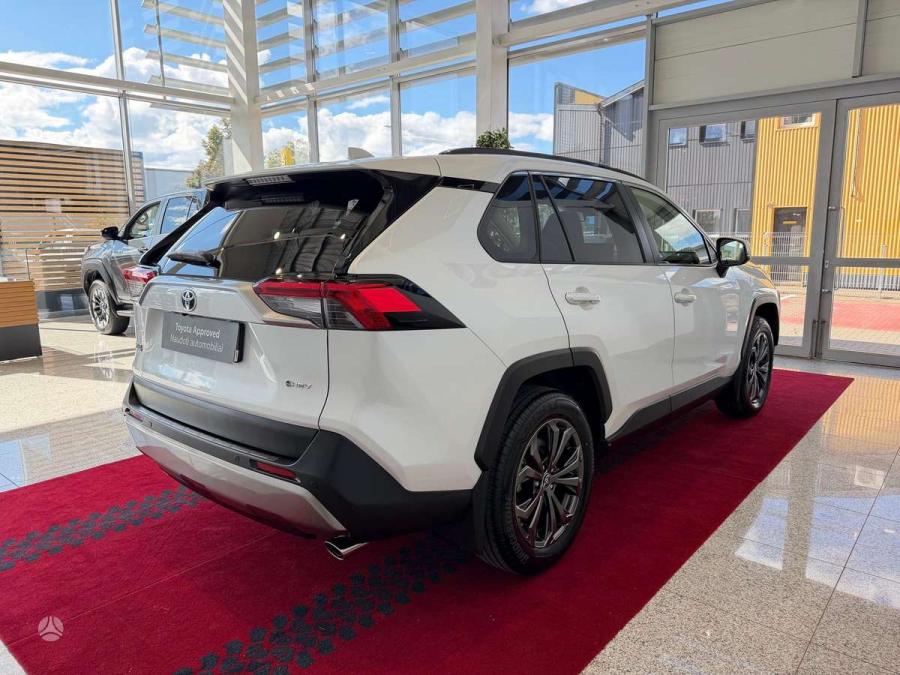 Balts Toyota RAV4 2025 Šauļi, ar dzinēja tilpumu 2.49 L un nobraukumu 18 tūkst. km par 37900 €, foto 5 vietnē AUTOMOTO.COM.LV