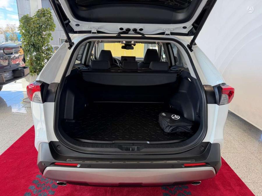 Balts Toyota RAV4 2025 Šauļi, ar dzinēja tilpumu 2.49 L un nobraukumu 18 tūkst. km par 37900 €, foto 6 vietnē AUTOMOTO.COM.LV