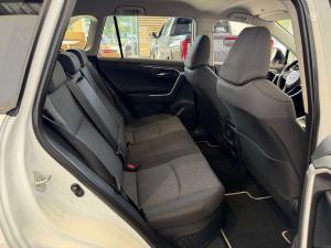 Balts Toyota RAV4 2025 Šauļi, ar dzinēja tilpumu 2.49 L un nobraukumu 18 tūkst. km par 37900 €, foto 12 vietnē AUTOMOTO.COM.LV