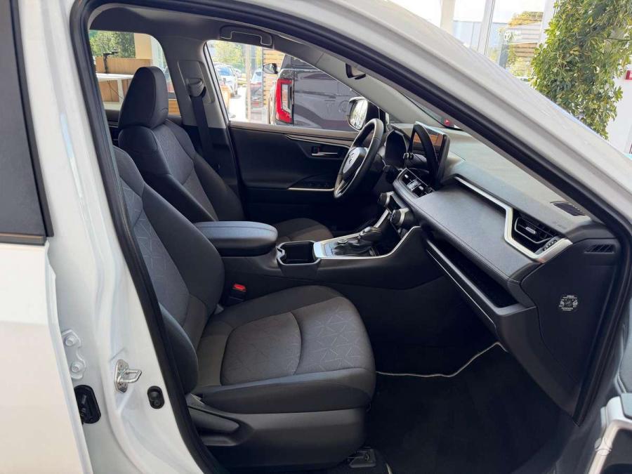 Balts Toyota RAV4 2025 Šauļi, ar dzinēja tilpumu 2.49 L un nobraukumu 18 tūkst. km par 37900 €, foto 14 vietnē AUTOMOTO.COM.LV