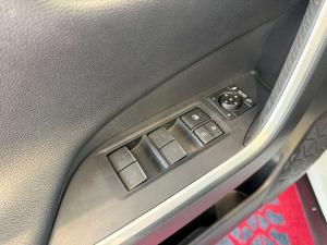Balts Toyota RAV4 2025 Šauļi, ar dzinēja tilpumu 2.49 L un nobraukumu 18 tūkst. km par 37900 €, foto 28 vietnē AUTOMOTO.COM.LV