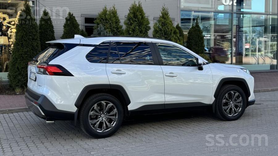Balts Toyota RAV4 2025 Rīga, ar dzinēja tilpumu 2.50 L un nobraukumu 55 tūkst. km par 34500 €, foto 3 vietnē AUTOMOTO.COM.LV
