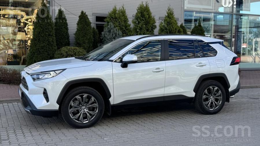 Balts Toyota RAV4 2025 Rīga, ar dzinēja tilpumu 2.50 L un nobraukumu 55 tūkst. km par 34500 €, foto 4 vietnē AUTOMOTO.COM.LV