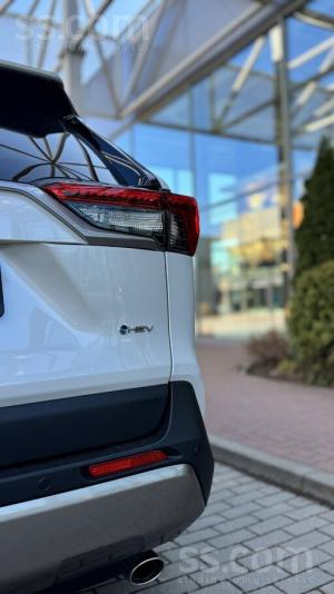 Balts Toyota RAV4 2025 Rīga, ar dzinēja tilpumu 2.50 L un nobraukumu 55 tūkst. km par 34500 €, foto 9 vietnē AUTOMOTO.COM.LV