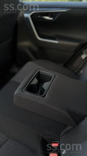 Balts Toyota RAV4 2025 Rīga, ar dzinēja tilpumu 2.50 L un nobraukumu 55 tūkst. km par 34500 €, foto 11 vietnē AUTOMOTO.COM.LV