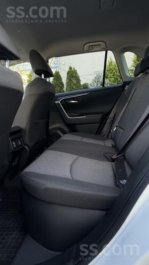 Balts Toyota RAV4 2025 Rīga, ar dzinēja tilpumu 2.50 L un nobraukumu 55 tūkst. km par 34500 €, foto 12 vietnē AUTOMOTO.COM.LV