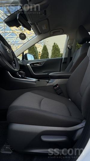 Balts Toyota RAV4 2025 Rīga, ar dzinēja tilpumu 2.50 L un nobraukumu 55 tūkst. km par 34500 €, foto 13 vietnē AUTOMOTO.COM.LV
