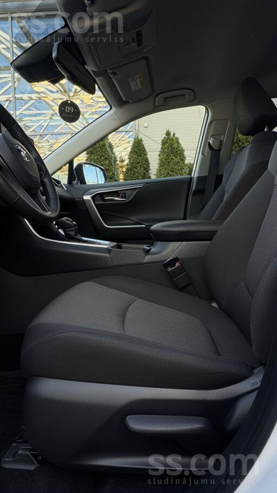 Balts Toyota RAV4 2025 Rīga, ar dzinēja tilpumu 2.50 L un nobraukumu 55 tūkst. km par 34500 €, foto 13 vietnē AUTOMOTO.COM.LV
