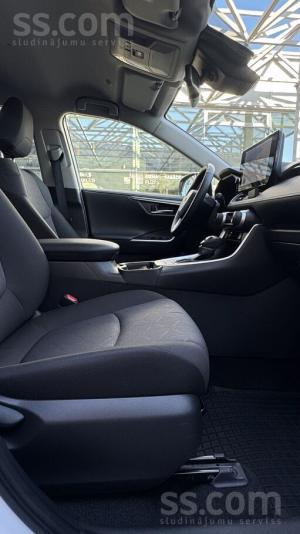 Balts Toyota RAV4 2025 Rīga, ar dzinēja tilpumu 2.50 L un nobraukumu 55 tūkst. km par 34500 €, foto 14 vietnē AUTOMOTO.COM.LV