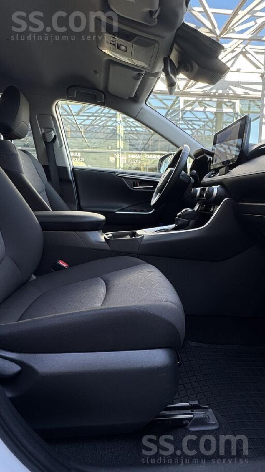 Balts Toyota RAV4 2025 Rīga, ar dzinēja tilpumu 2.50 L un nobraukumu 55 tūkst. km par 34500 €, foto 14 vietnē AUTOMOTO.COM.LV