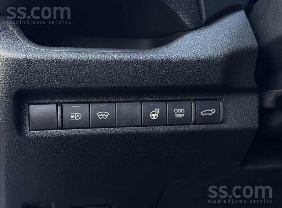Balts Toyota RAV4 2025 Rīga, ar dzinēja tilpumu 2.50 L un nobraukumu 55 tūkst. km par 34500 €, foto 18 vietnē AUTOMOTO.COM.LV