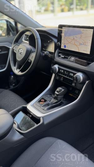 Balts Toyota RAV4 2025 Rīga, ar dzinēja tilpumu 2.50 L un nobraukumu 55 tūkst. km par 34500 €, foto 24 vietnē AUTOMOTO.COM.LV