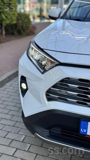 Balts Toyota RAV4 2025 Rīga, ar dzinēja tilpumu 2.50 L un nobraukumu 55 tūkst. km par 34500 €, foto 32 vietnē AUTOMOTO.COM.LV