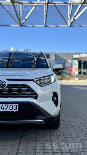 Balts Toyota RAV4 2025 Rīga, ar dzinēja tilpumu 2.50 L un nobraukumu 55 tūkst. km par 34500 €, foto 36 vietnē AUTOMOTO.COM.LV