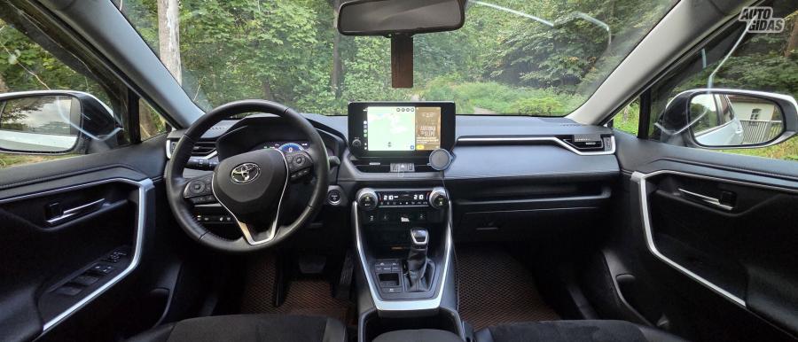 White Toyota RAV4 2025 in Vilnius, with an engine capacity of 2.50 L and mileage of 39 thousand km for 38400 €, photo 7 on AUTOMOTO.COM.LV