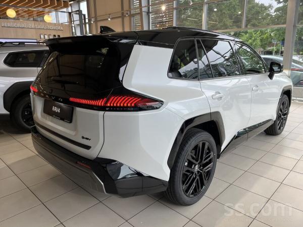 Balts Toyota RAV4 2026 Ventspils, ar dzinēja tilpumu 2.50 L un nobraukumu 10 tūkst. km par 48250 €, foto 2 vietnē AUTOMOTO.COM.LV
