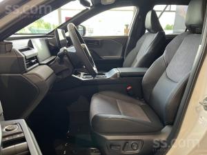 Balts Toyota RAV4 2026 Ventspils, ar dzinēja tilpumu 2.50 L un nobraukumu 10 tūkst. km par 48250 €, foto 6 vietnē AUTOMOTO.COM.LV