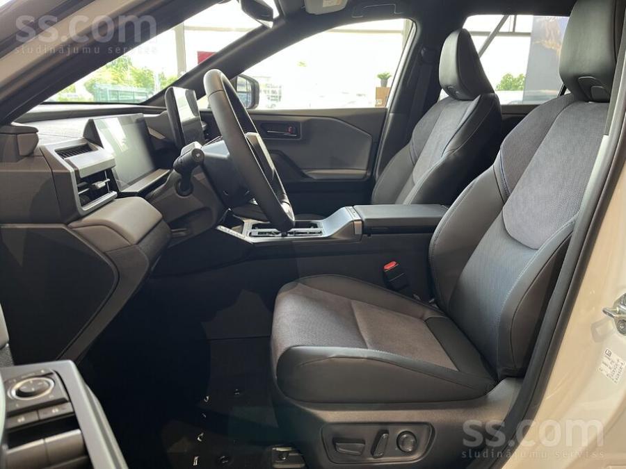 Balts Toyota RAV4 2026 Ventspils, ar dzinēja tilpumu 2.50 L un nobraukumu 10 tūkst. km par 48250 €, foto 6 vietnē AUTOMOTO.COM.LV