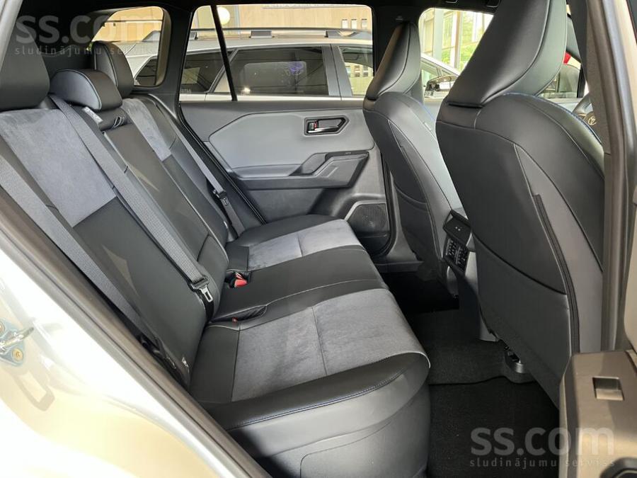 Balts Toyota RAV4 2026 Ventspils, ar dzinēja tilpumu 2.50 L un nobraukumu 10 tūkst. km par 48250 €, foto 9 vietnē AUTOMOTO.COM.LV