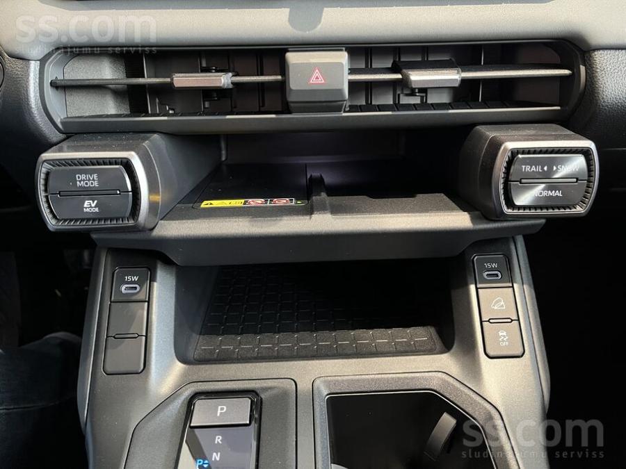 Balts Toyota RAV4 2026 Ventspils, ar dzinēja tilpumu 2.50 L un nobraukumu 10 tūkst. km par 48250 €, foto 18 vietnē AUTOMOTO.COM.LV